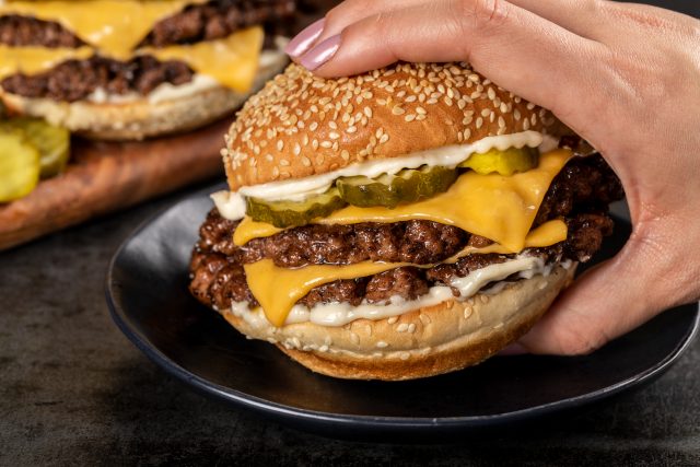 Lean vs Fat: What's The Perfect Ratio For Burgers? – Schweid & Sons ...